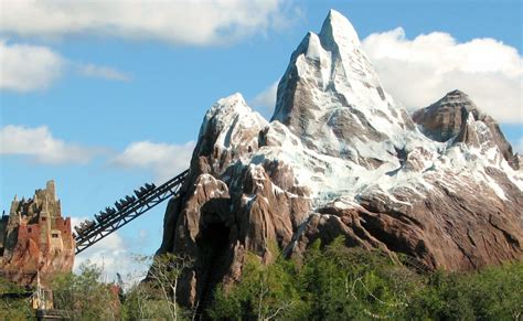 Carlye Wisel Dishes On How She Became A Theme Park Journalist Favorite