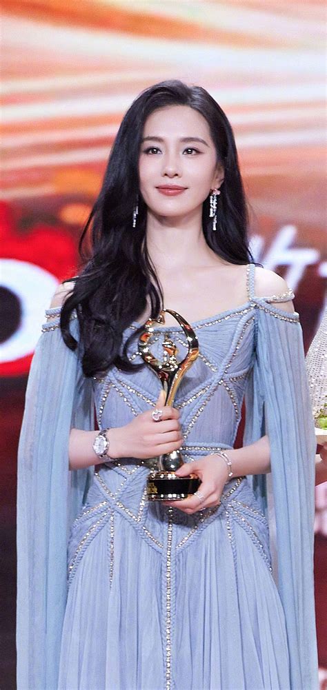 微博之夜紅毯 楊冪「旗袍開高衩到腿根」比美劉詩詩、唐嫣 娛樂即時 娛樂 世界新聞網