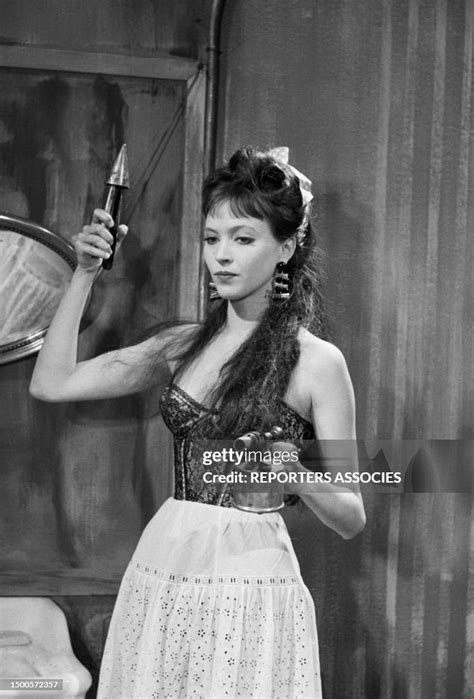 Anna Karina Lors Du Tournage Du Film Dragées Au Poivre Réalisé Par
