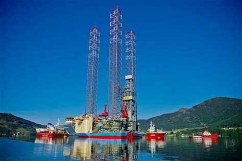 The Worlds Largest Jack Up Rig The Maersk Intrepid Arrived In Ølen