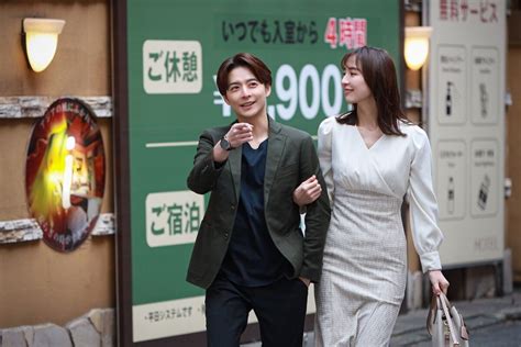 篠田麻里子、不倫妻役で過激ベッドシーンに挑戦 “母として”の思いも明かす ライブドアニュース
