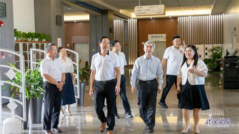 湖北省人大常委会原副主任梁伟年莅临我校调研指导工作 武汉学院党建专题