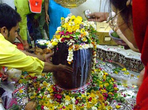 Astro Tips For Shiv Puja In Shravan 2018 महादेवाचा प्रिय महिना श्रावण