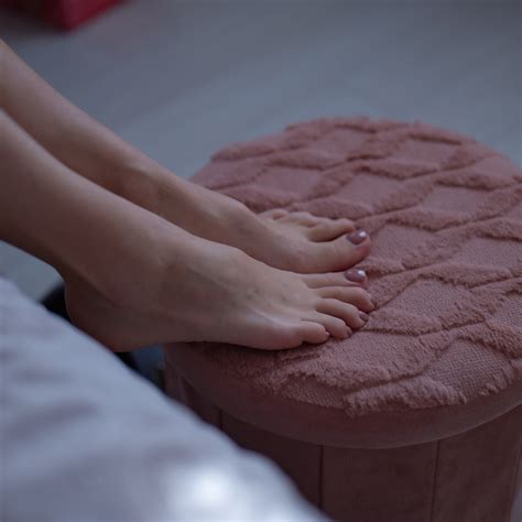 Nail Fungus Tips To Protect Yourself Inaessentialsie