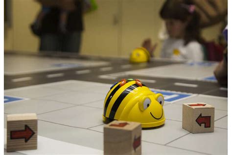 Bee Bot Der Programmierbare Bodenroboter Austrotec