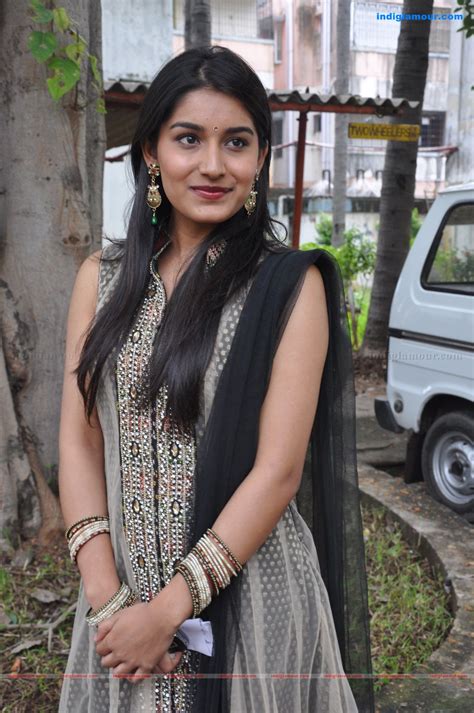Uthara Actress Hd Photosimagespics And Stills 90930