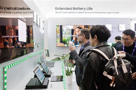 MWC 2024 삼성디스플레이 전시관 톺아보기! MWC를 물들인 삼성의 독보적인 'OLED Vibes'