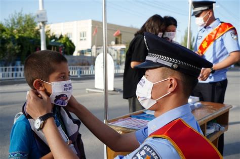 反诈小卖部——移民管理警察打造反诈宣传新阵地 中国警察网