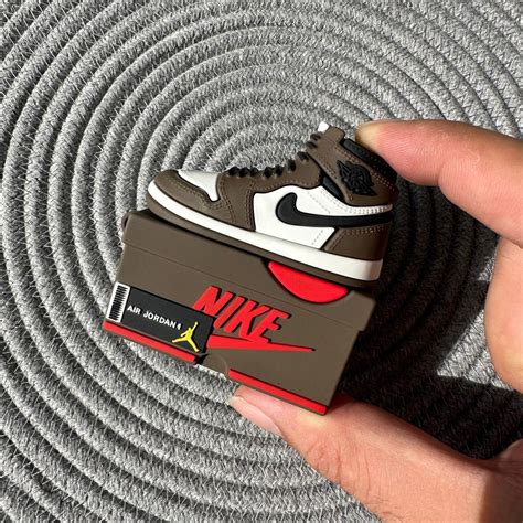 خرید کاور ایرپاد کفش جردن کد 1 به همراه آویز Jordan Shoes