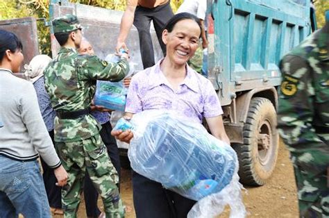 深圳边防官兵驰援百色抗旱