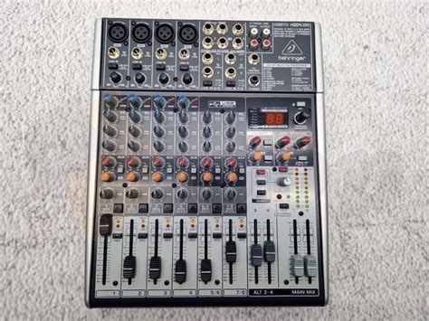 Behringer Xenyx X1204USB (izložbeni primjerak)