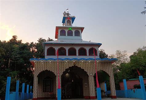 सार्वजनिक दुर्गा मंदिर सुखपुर की जमीन पर अतिक्रमणकारियों की नजर मंदिर
