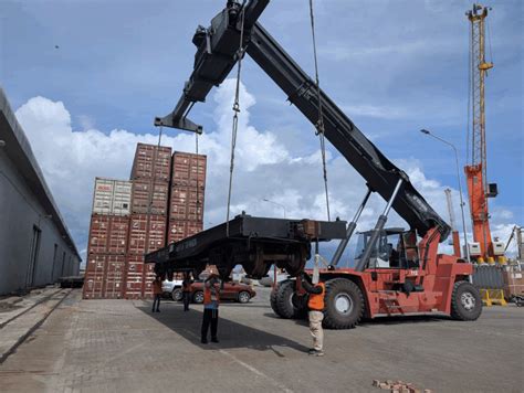 ក្រុមហ៊ុន រ៉ូយ៉ាល់ រ៉េលវេ របស់អ្នកឧកញ៉ា គិត ម៉េង ទិញបានទូរថភ្លើងដឹកទំនិញ ១៥គ្រឿងទៀតពីប្រទេសចិន