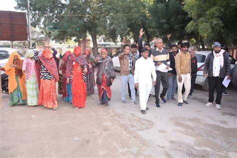 Demand To Arrest The Accused Memorandum Given To Sp आरोपियों को