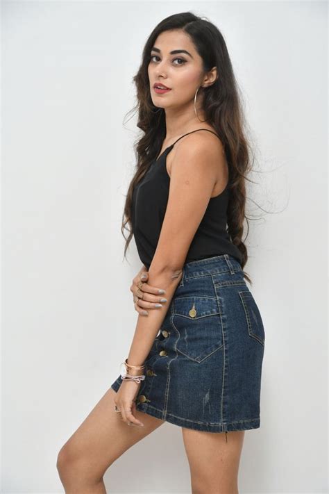 Stefy Patel Hot Stills From Ninnu Thalachi Promotions - South Indian Actress