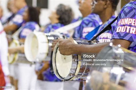 브라질 리우데자네이루에 있는 Marques De Sapucai에서 Samba School Uniao Da Ilha Do