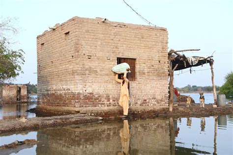UNICEF avisa que millones de niños carecen de acceso a agua potable un año después de las