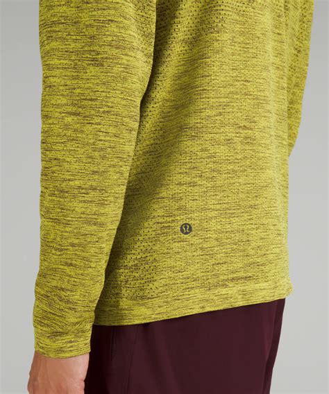 Lululemon Hem Elegance Models Showcase Distinctive Logo With Meticulo