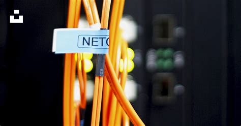 노란색과 흰색 전선 사진 Unsplash의 무료 케이블 이미지