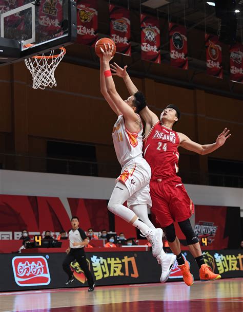 篮球——cba第一阶段：深圳马可波罗对阵浙江稠州金租比赛