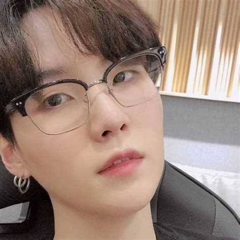 Mejores Fotos De Suga Con Lentes Donde El Idol Se Ve Perfecto
