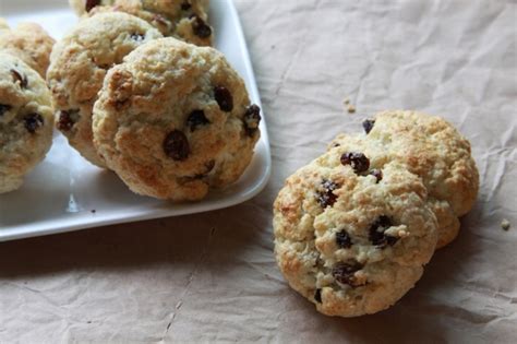 코코넛 건포도스콘