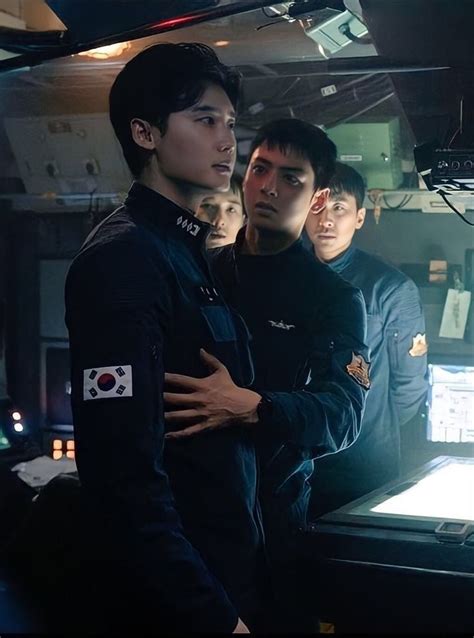映画「デシベル」official Photo Sketch Aktor Estetika Putih