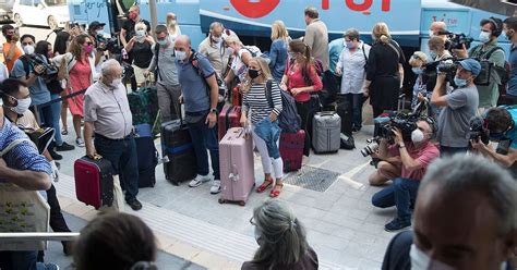 Así reabrieron las fronteras en Europa largas filas en las rutas y los