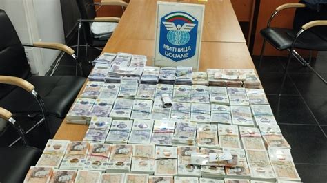 Хванаха близо половин милион лева недекларирана валута на Капитан Андреево Престъпления