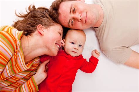Papa Et Maman Jouant Avec Le Fils Photo Stock Image Du Plaisir Chéri