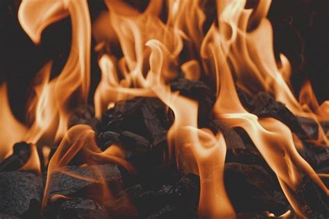 Inilah Pembagian Jenis Api Berdasarkan Warnanya