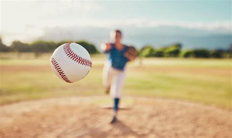 Deporte De Béisbol Y Pelota Con Un Atleta Deportivo O Lanzador Lanzando
