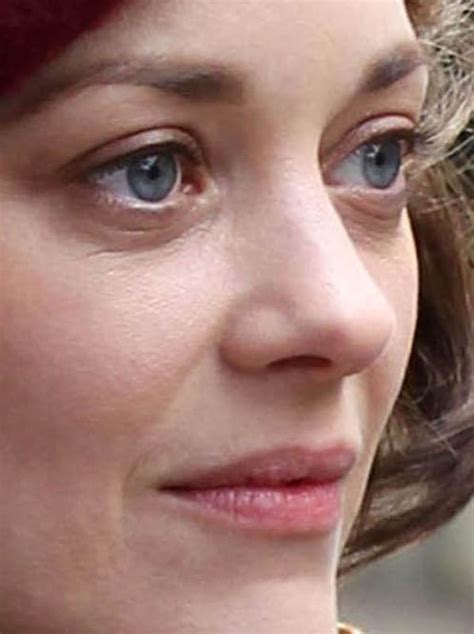Marion Cotillard Wonderful Face Detailled Picture From Marion Cotilard On Set Of Allied 2016