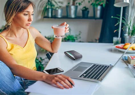 Poly Sync Usb And Bluetooth Speakerphone Portable High Quality Audio For Hybrid Meetings