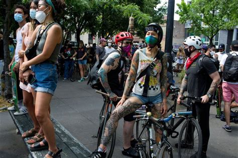 Coronavirus Why Are Americans So Angry About Masks Bbc News
