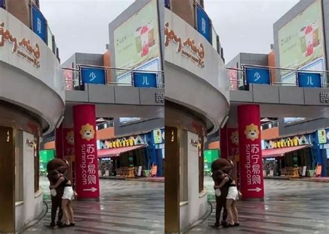 ‘깜짝 이벤트 위해 인형탈 쓰고 400km 달려 여친 보러온 남친이 목격한 충격적인 장면 인사이트