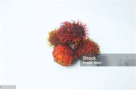 열대 과일 람부탄 Rambutans는 흰색 배경에 고립 된 달콤한 맛있는 과일 아시아 과일 벽지 0명에 대한 스톡 사진 및 기타