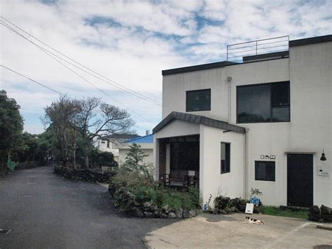 인문공간 제주살롱 오픈합니다 제주는 태풍이 지나가고 활짝 개었어요~ 아침에 일어나니 하늘이