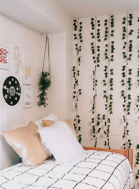 25 Most Beautiful Vines Decor In Bedroom Obsigen