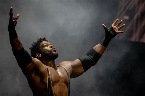Powerhouse Hobbs Has Been Backstage Visiting Aew Doctors F4wwon