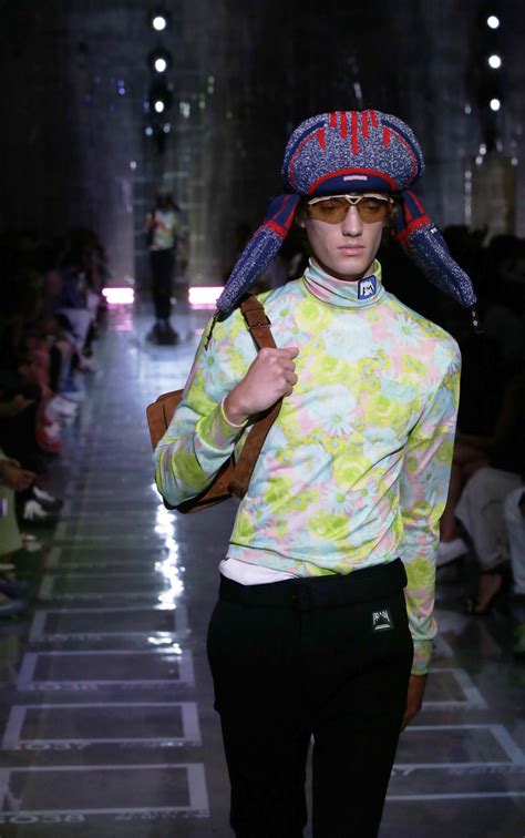 プラダ：サイケデリックなスタイルで新たなエレガンスを提案 Fashion Style 80s