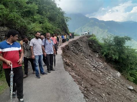Mandi Cloud Burst ना सड़क नाही ही पगडंडी 15km का पैदल चली टीम फिर