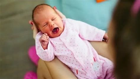 ОНА МНЕ НЕ Нужна Бросила дочку в роддоме а бабушка с дедушкой удочерили девочку Смотреть