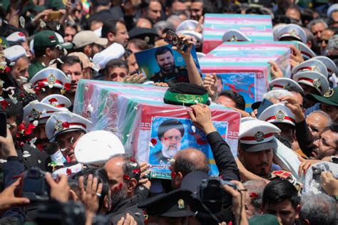 En Iran des milliers de personnes rassemblées avant linhumation du