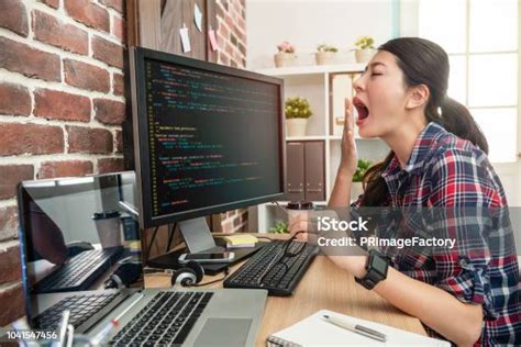 여성 프로그래머 Overworking 및 침로 벗어나는 Health에 대한 스톡 사진 및 기타 이미지 Health 과로