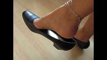 Well Worn Easy Street Pumps Shoeplay And Dangling By Isabelle Sandrine XVIDEOS COM