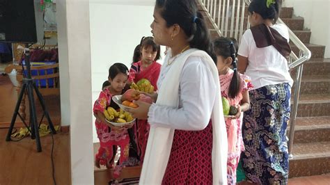 ပေါင်မြို့နယ်၌ တော်သလင်းလပြည့်နေ့ ဂရုဓမ္မအခါတော်နေ့ တွင်မွန်ရိုးရာ ဆွမ်းတော်တစ်ထောင် တင်လ