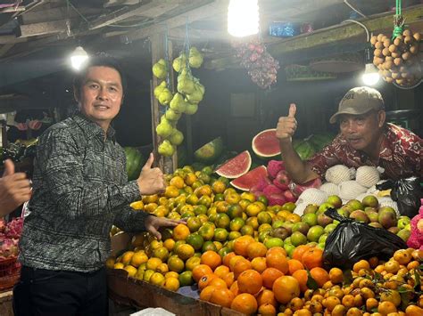 Beli Buah Di Pasar Tradisional Lematang Yulius Maulana Akui Bahagia