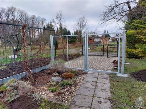 Plot S Branou A Brankou Bez Výplně Poděbrady Okr Nymburk • Vrata A