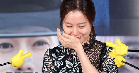 [사진]명당 홍일점 문채원 수줍은 미소